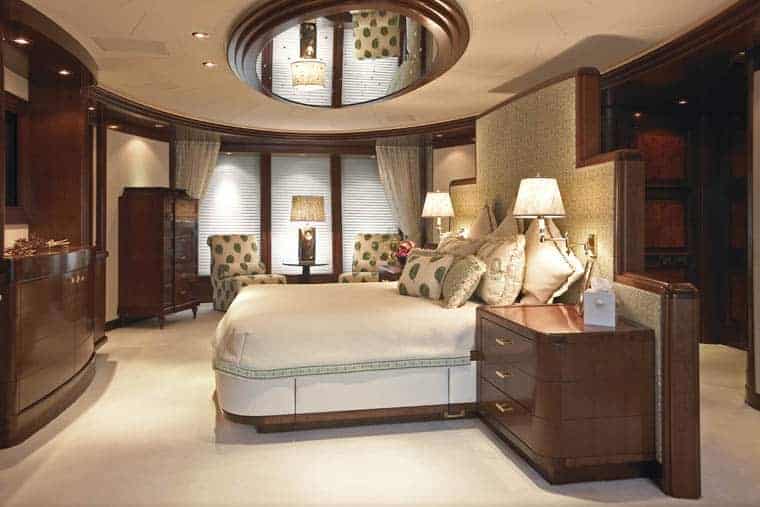 Ceiling Mirrors Trend That Becomes Actual Again